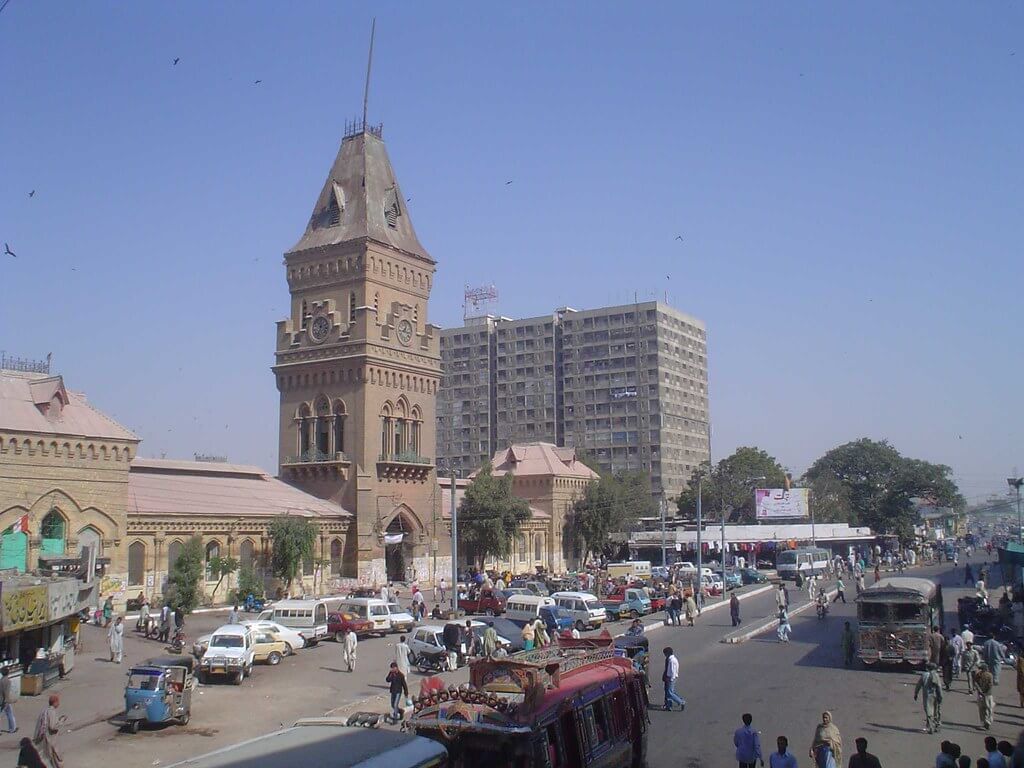 Is Karachi Safe for Women 2024-25 | Apricot Tours