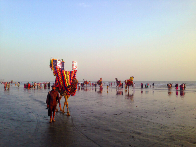 How to Travel in Karachi as a Tourist - 2026-27 | Apricot Tours